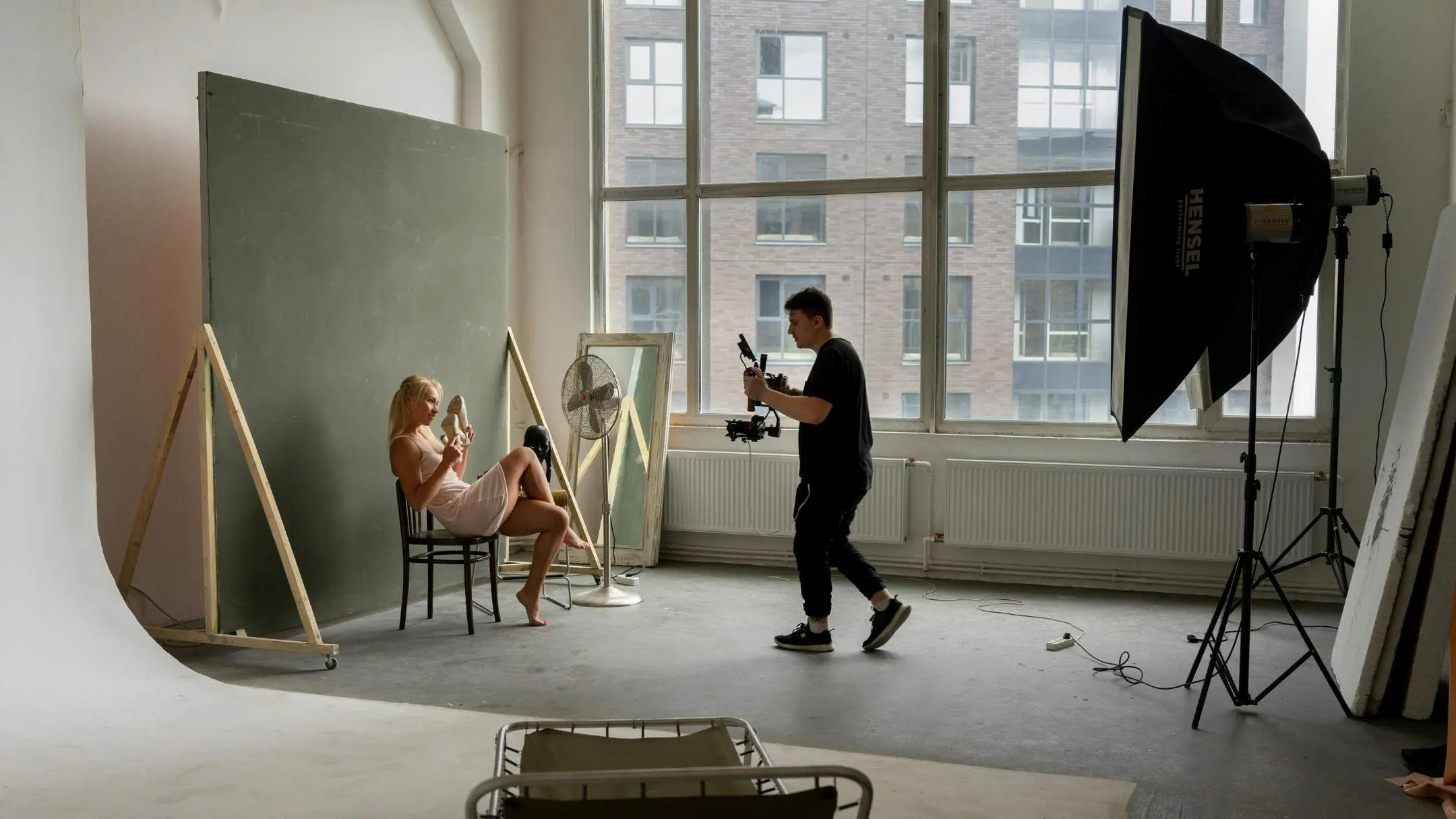 How to Take an Indoor Photoshoot Like a Pro
